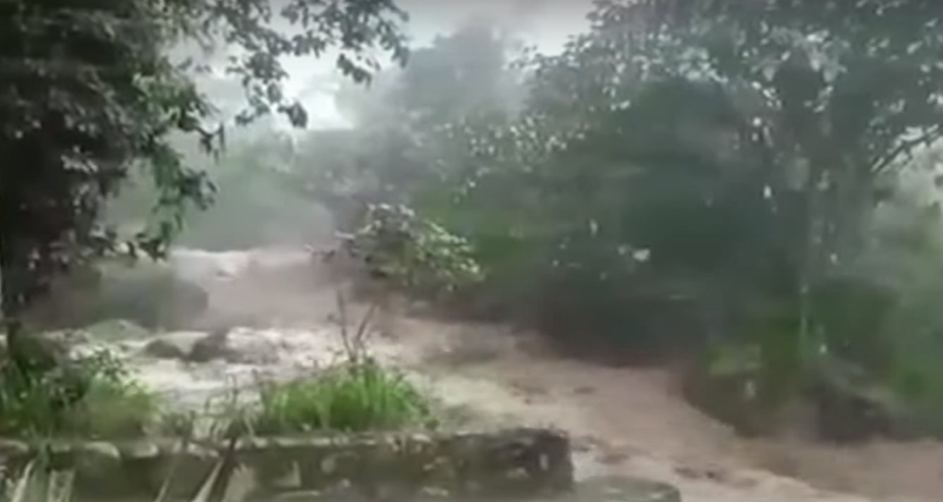 Piura Ríos En Riesgo De Desbordarse Por Fuertes