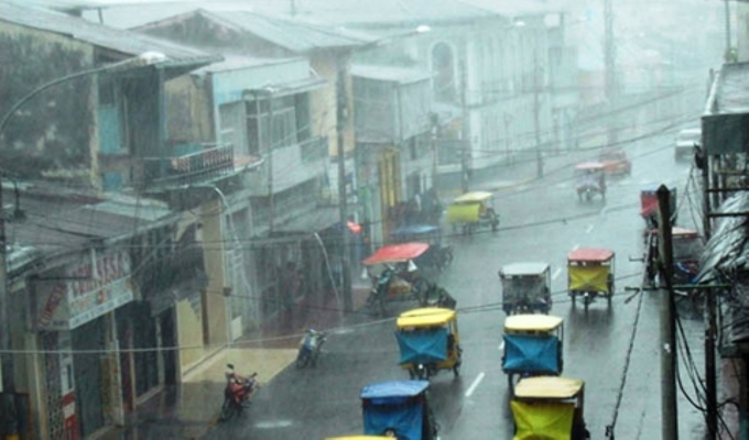 Iquitos: casas inundadas tras cuatro horas de...
